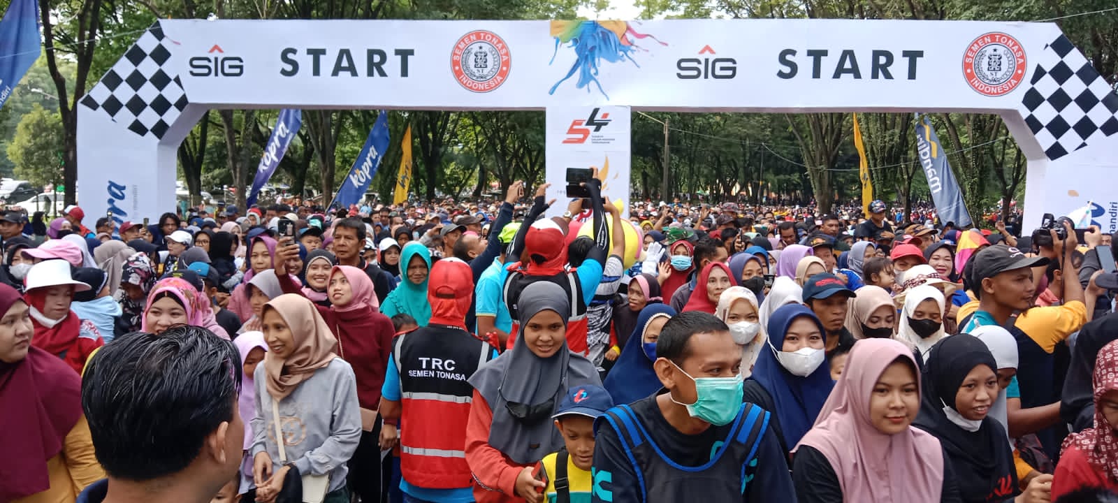Semarak HUT Ke-54, Fun Walk Semen Tonasa Pangkep di Ikuti Puluhan Ribu ...
